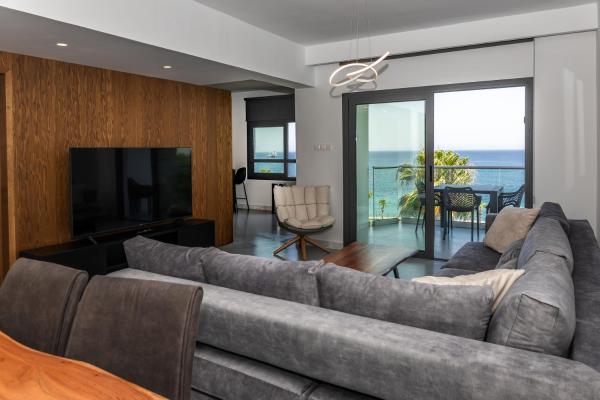 Molos Luxury Sea View Apartment - Limassol