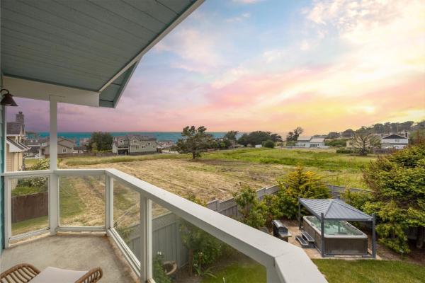Coastal Dream - 2 Blocks To Ocean, Steps To Beach, Hot Tub, Coastal Trail, Bbq - Half Moon Bay
