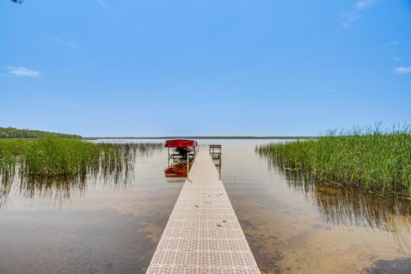 Quiet Lakefront Grand Rapids Cabin On 5 Acres - Minnesota