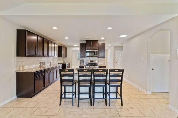 5 Bedroom Luxurious Retreat In Schertz, San Antonio - Texas