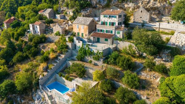 Apartments With Pool Maraska - Brela