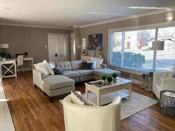 Elegant & Spacious 32 Gem In Harper Woods - Detroit, MI