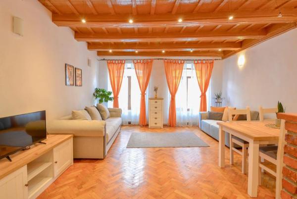 Charming Apartment - Heart Of Brașov Poarta Schei - Roumanie