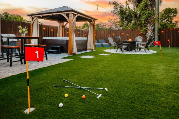 Brick Enclave With Mini Golf & Spa, 5mins To Beach - Naples, FL