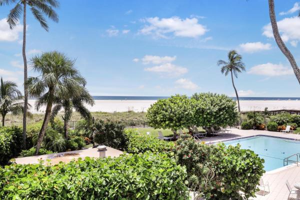 Bungalow-style Beachfront Condo With Pool - Marco Island, FL