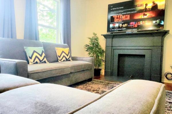 Comfortable Home Near Downtown & At&t Center - San Antonio, TX