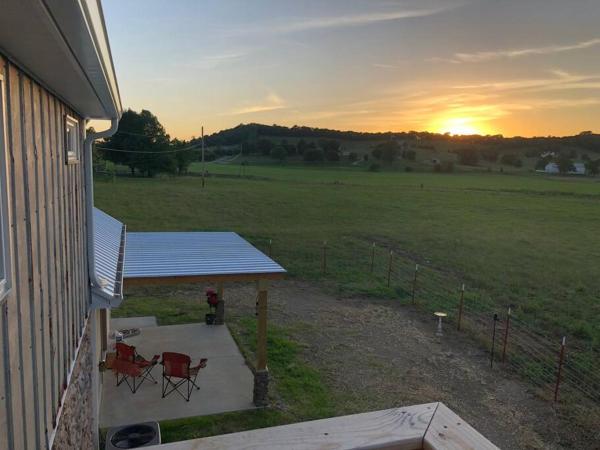 Pleasant Valley Farm Dairy Barn Writer's Retreat - United States