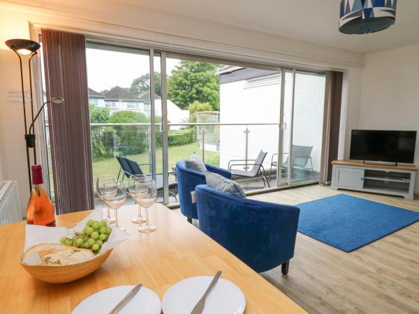 28 Coedrath Park - Coppet Hall Beach