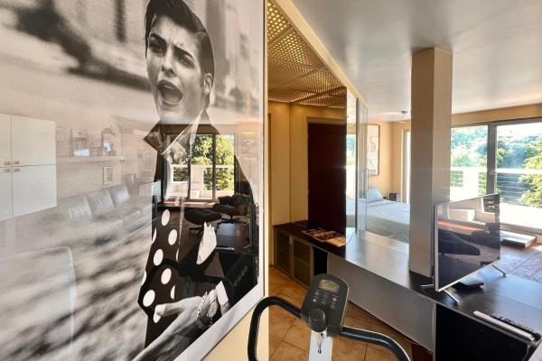 Nostalgic '90s Place Historical Center - Sofia