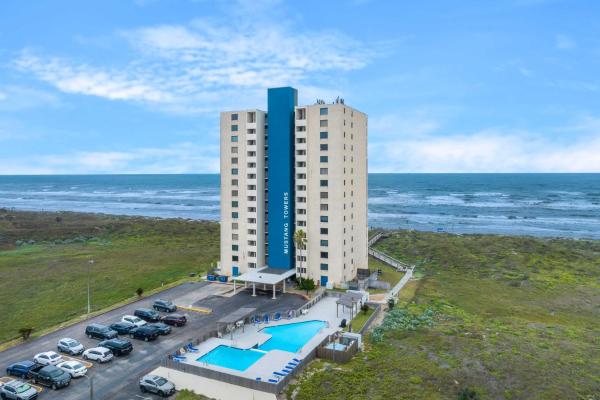 Beachfront Views: Breezy Port Aransas Condo! - Port Aransas, TX
