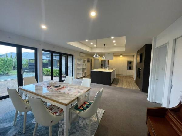 Spacious 4 Bed Family Home - West Coast