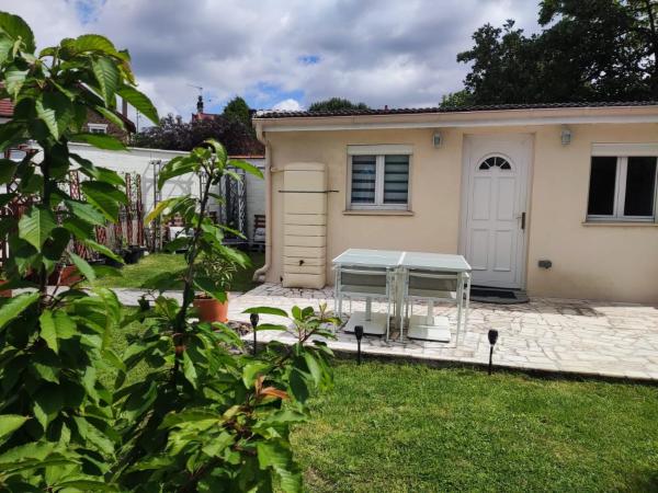 Petit Nid Douillet Dans Un Cocon De Verdure - Noisy-le-Grand