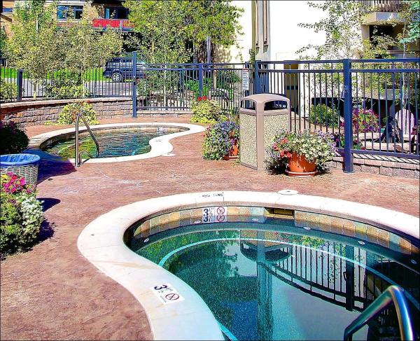 Outdoor Hot Tubs, Fire Pit, Next Door To Ski Area Summer Activities - Steamboat Springs