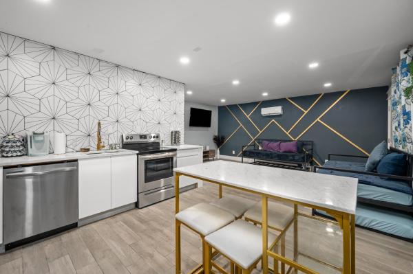 Comfortable 2br Uptown Escape With Free Park - Houston