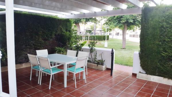 Chalet Adosado, Con Dos Terrazas Y Piscina, - Lepe