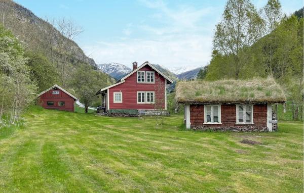 3 Bedroom Beautiful Home In Vik I Sogn - Norway