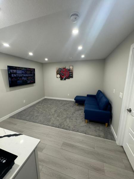 Cozy 1 Bedroom Basement Apartment - Airdrie