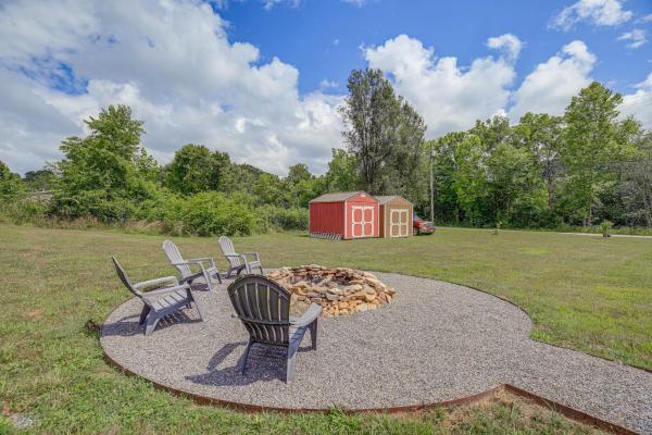 Peaceful Bluff City Retreat With Fire Pit And Grill - Bristol