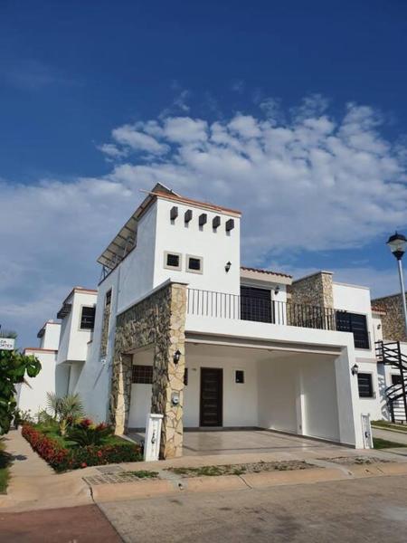 Hermosa Casa Familiar Azul Marino 1 - Mazatlán