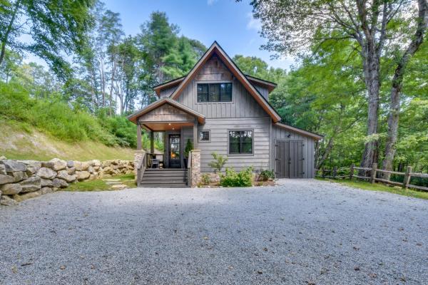Screened Porch + Yard: Mountain Home By Hiking! - Cashiers, NC