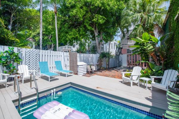 New Rose Retreat - Pool & Parking - Key West, FL