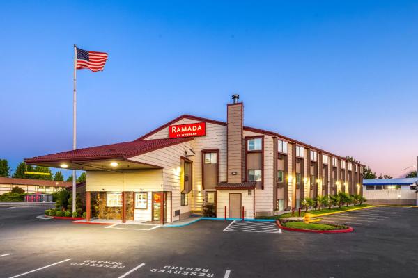 Ramada By Wyndham Medford Airport North - 梅德福