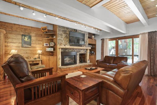 Private Indoor Hot Tub! Pool - Walking Distance To Mountain Village - Steamboat Springs