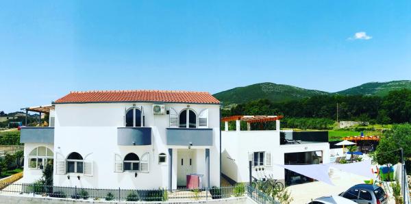 Family Friendly House With A Swimming Pool Kastel Novi, Kastela - 19116 - Arbanija
