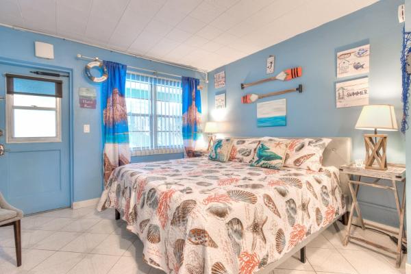 Tropic Terrace Suite #11 - Beachfront Resort - Treasure Island, FL