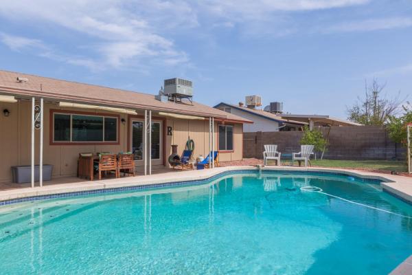 Charming House Pool Near Kiwanis Park Freeways - Chandler, AZ