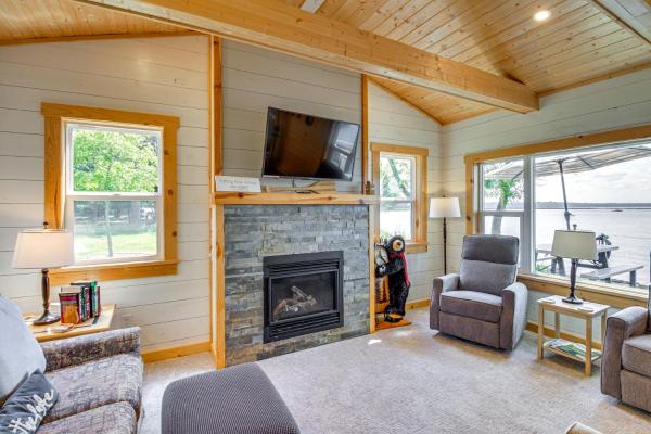 Lake Hubert Cabin With Private Deck And Boat Dock -