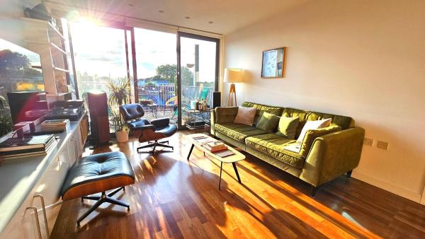 Roof Terrace, 2-bed 2-bath, Stoke Newington - London
