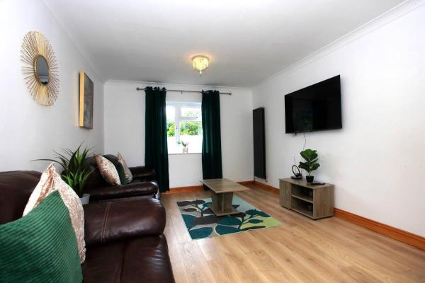 A Beautiful Gem For Large Groups In Prime Location - Cambridgeshire