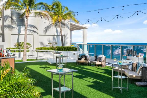 Luxury Beachfront Studio With Daily Cleaning - Fort Lauderdale