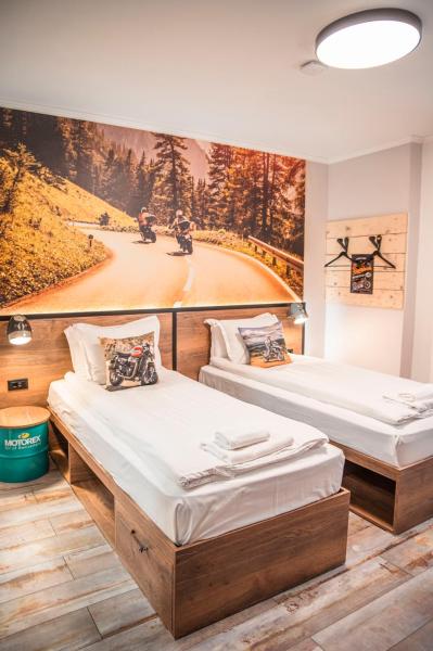 Three Dolphins Hotel With Rooftop Terracе - Warna