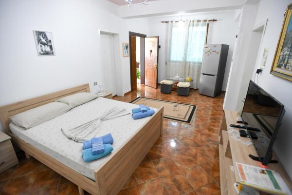 Guest House Flowers - Albania