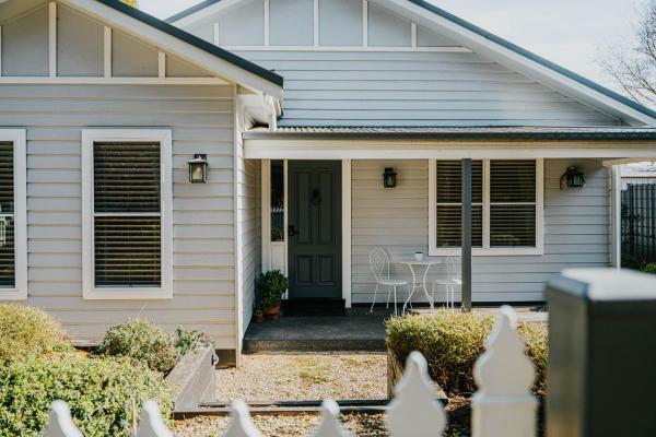 Cow Bell Cottage - Trentham