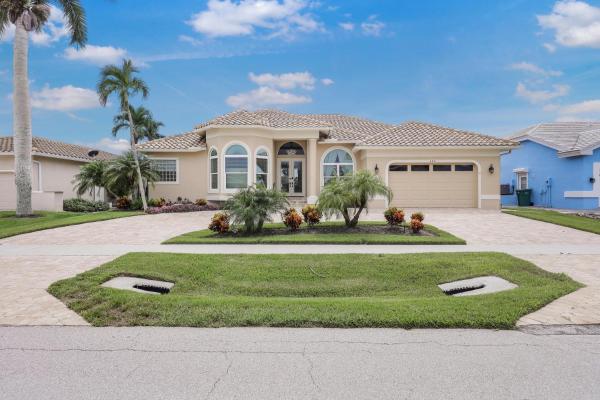 Alluring Waterfront Home With W Exposure, Pool/dock - Marco Island, FL