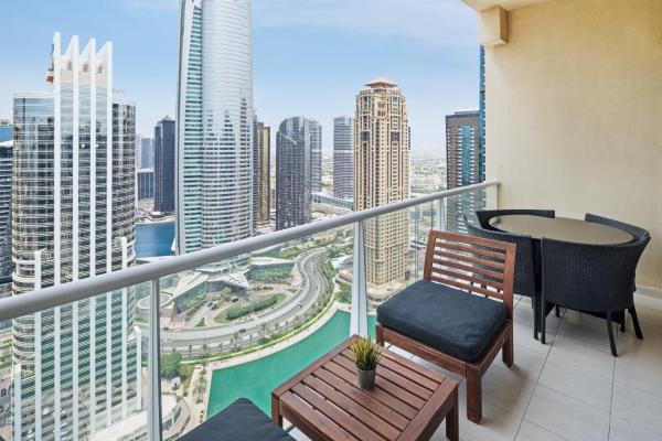 Modern & Spacious 2-bed Condo With Panoramic Lake Views, Dual Balconies, Steps From Dubai Jlt Metro By "La Buena Vida Holiday Homes" - Émirats arabes unis