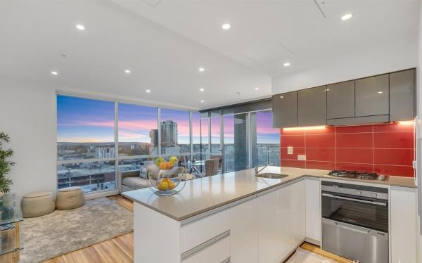 Adelaide Central Skyline Panoramic Suite Four - Stirling