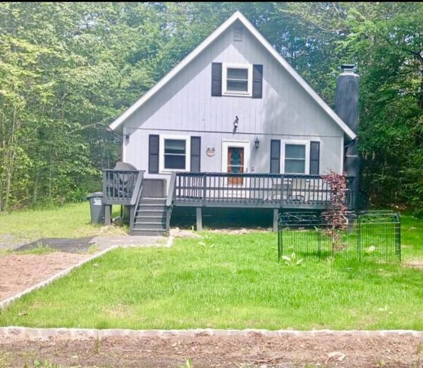 The Beautiful & Cozy Malvec Chalet - Mount Pocono, PA