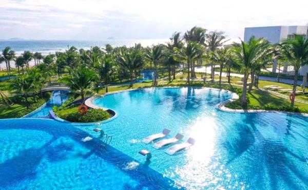 Sunny Smes - The Arena, Cam Ranh Airport - Vietnam