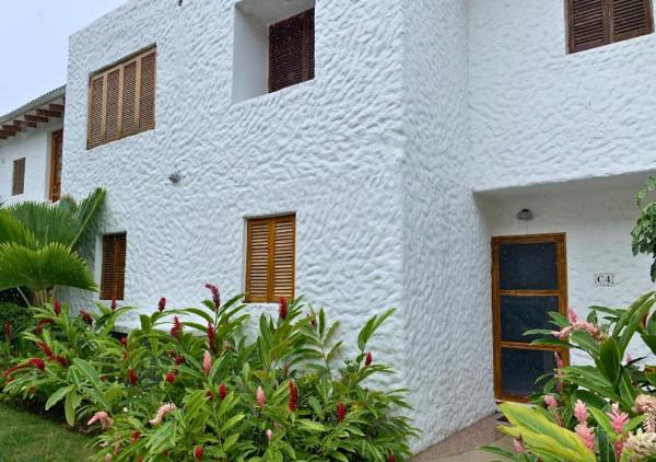 Hermosa Casa De 3 Pisos - Esmeraldas