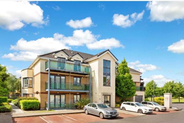 Dublin Airport Large Superior Serviced Apartment - Sleeps 6 - Swords