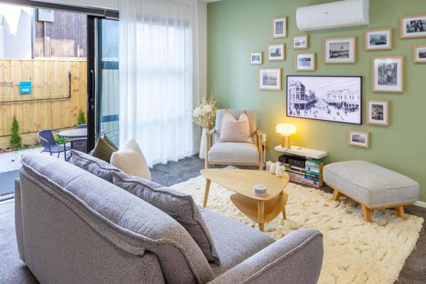 Relax In Designer Luxury At Central City Townhouse - Christchurch
