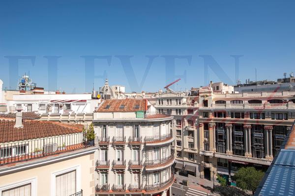 Exclusivo ÁTico Con Terraza En Plaza Mayor - Madryt