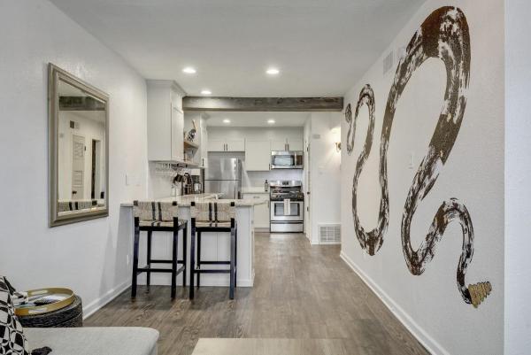Artsy Space In Travis Heights With Shared Pool - Ash! - Pleasant Valley - Austin