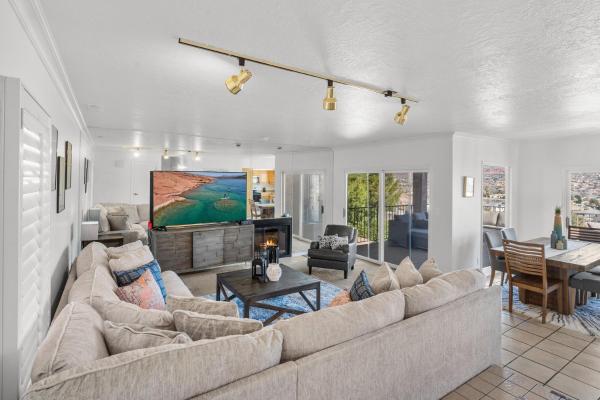 St George Vacation Rental Condo Sleeps 9 Guest With Resort Amenities - St. George, USA