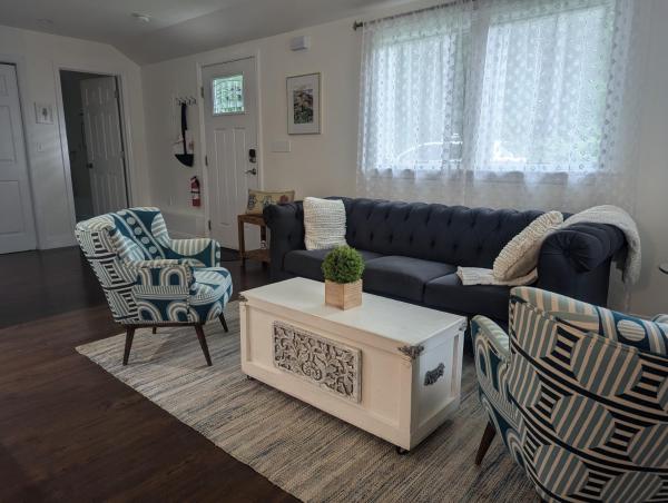 Tranquil Getaway Cottage In Charming, Bethel Ct - Newtown, CT