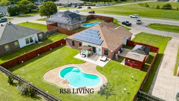 5br Holiday Getaway In Desoto With Pool, Hot Tub & Cinema - Midlothian, TX